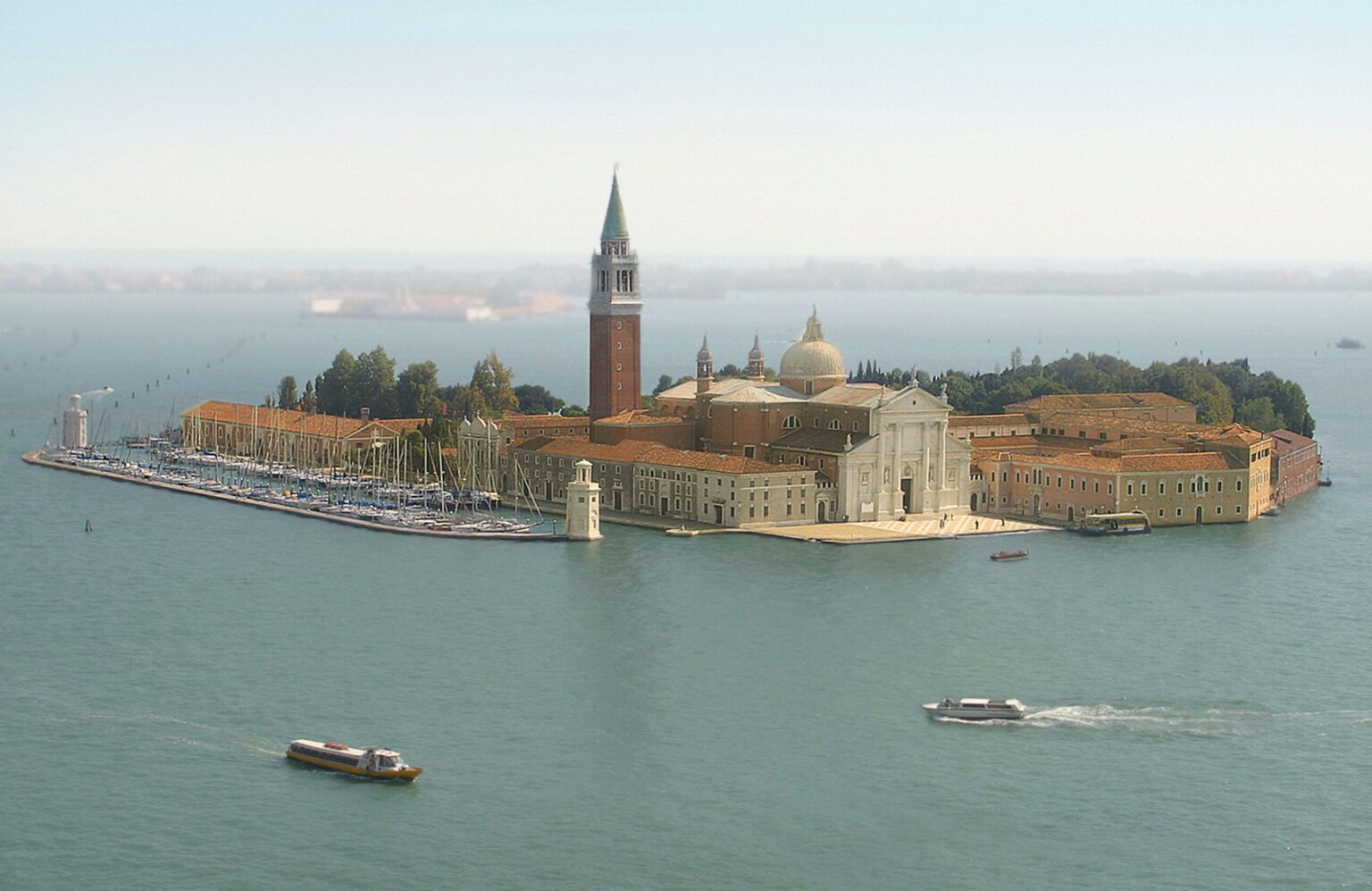 Discover the islands of Venice