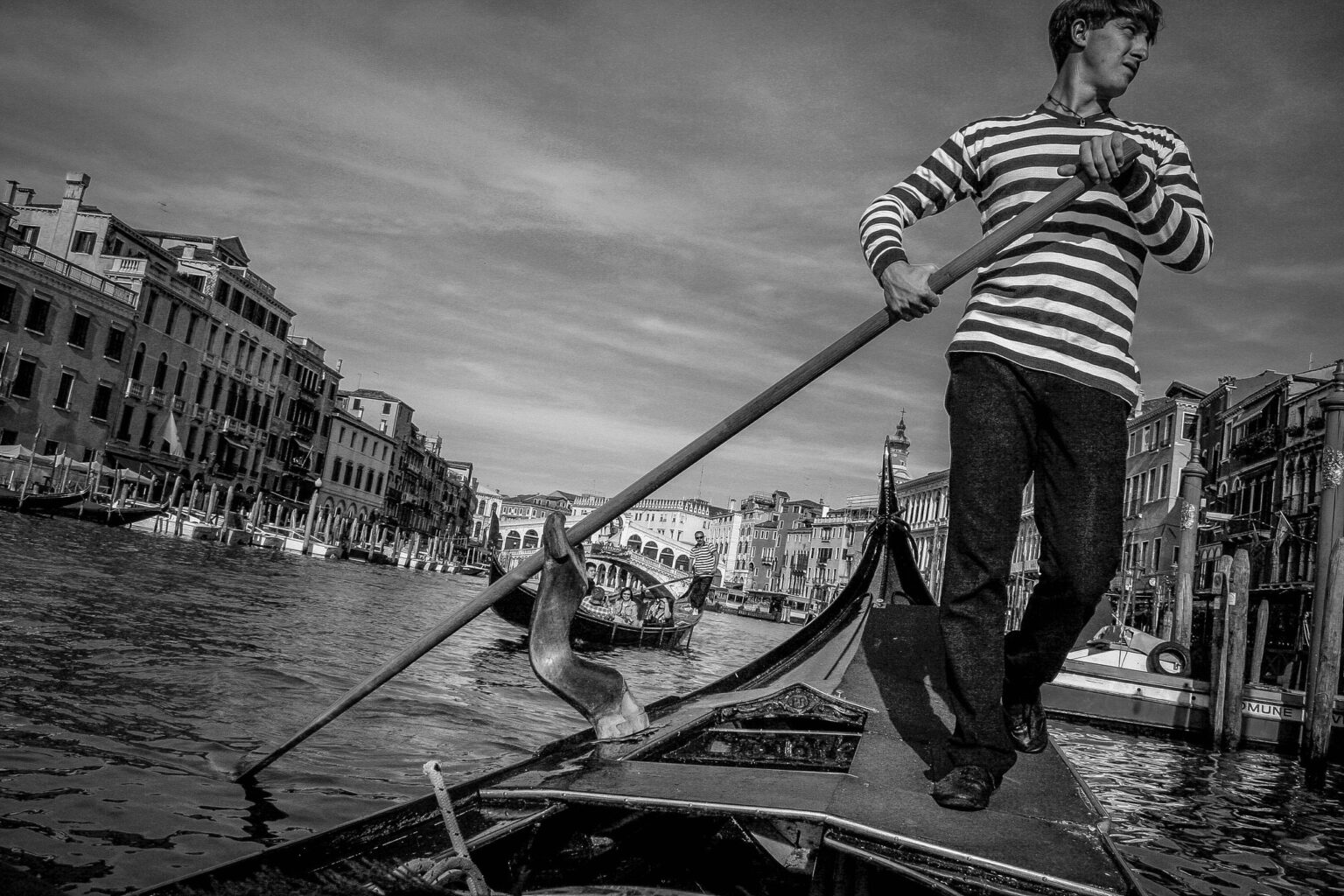 Venice gondolier outfit: Elegance and tradition